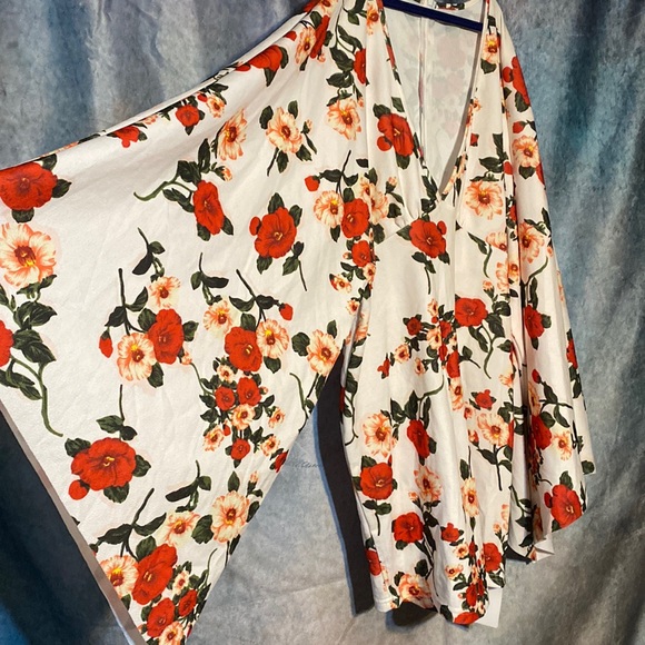 BloomChic | Dresses | Bloom Chic L Floral Dress | Poshmark